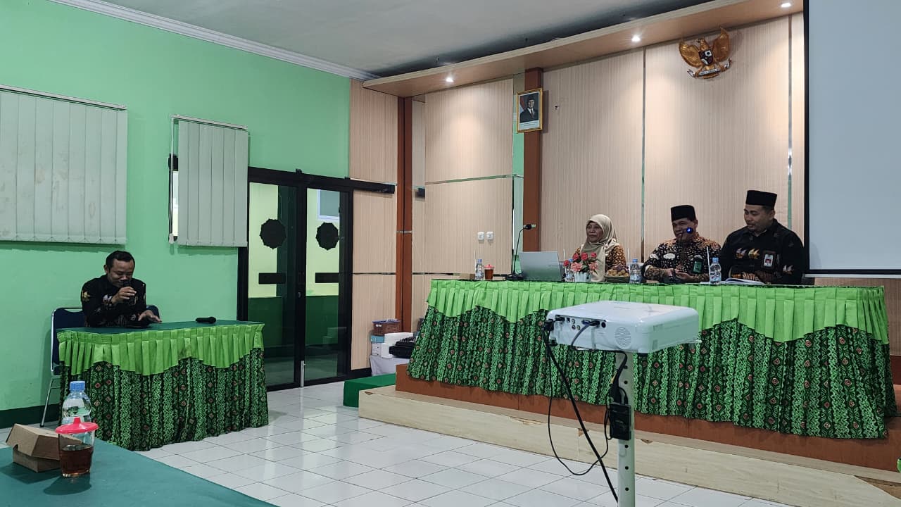 Literasi Wakaf: Katalis Pemberdayaan dan Profesionalisme Guru di DIY ...