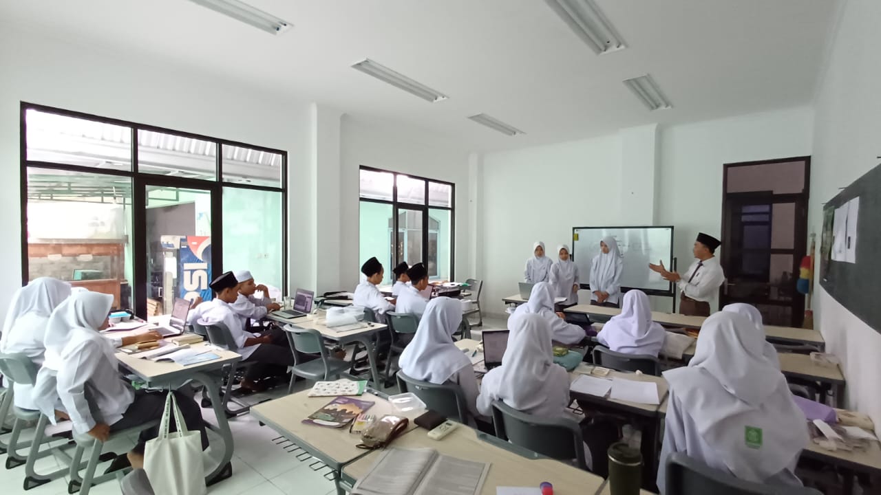 Pendidikan Sistem Pesantren Mengisi Kebutuhan Zaman, Dini Hari Santri ...
